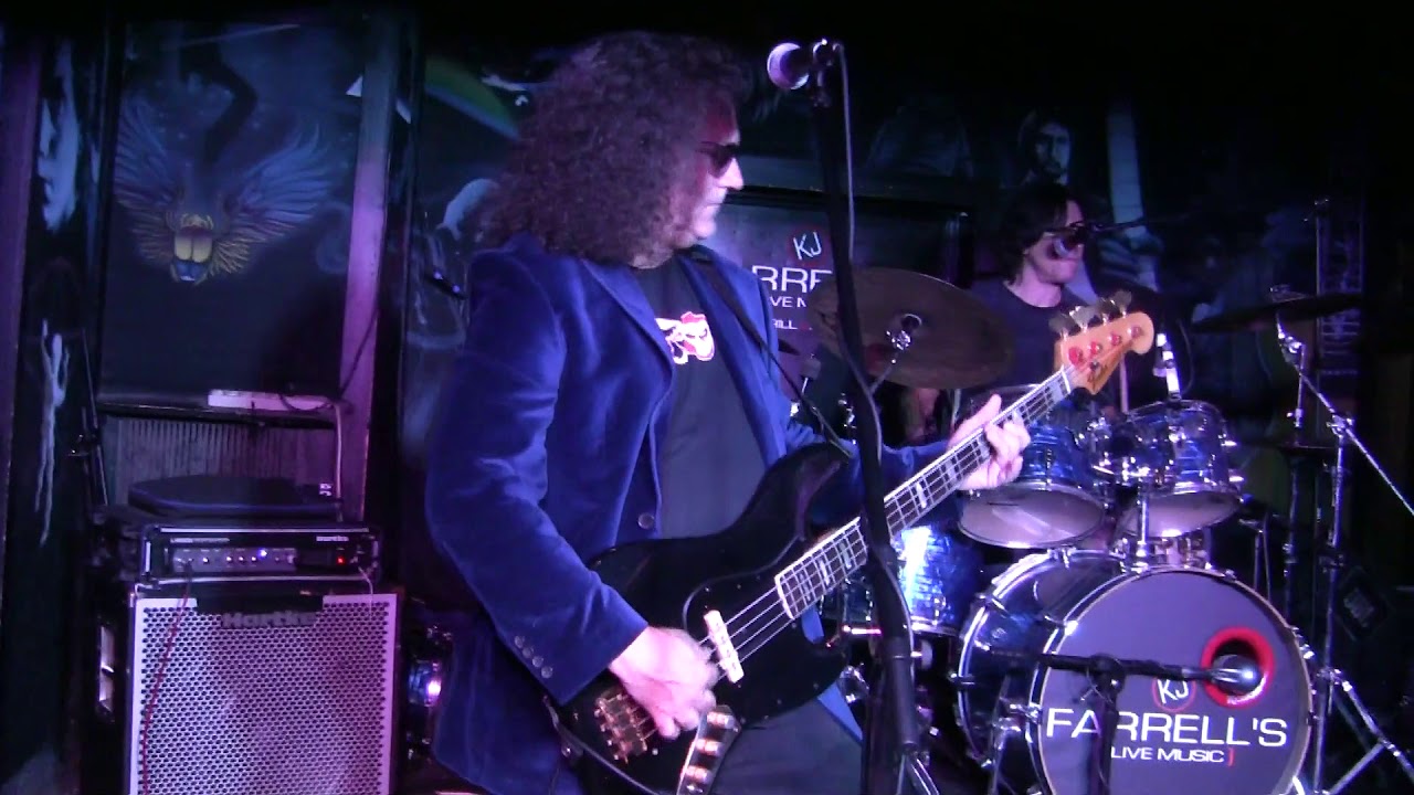 Blue Velvo - "Six String Stinger" - YouTube