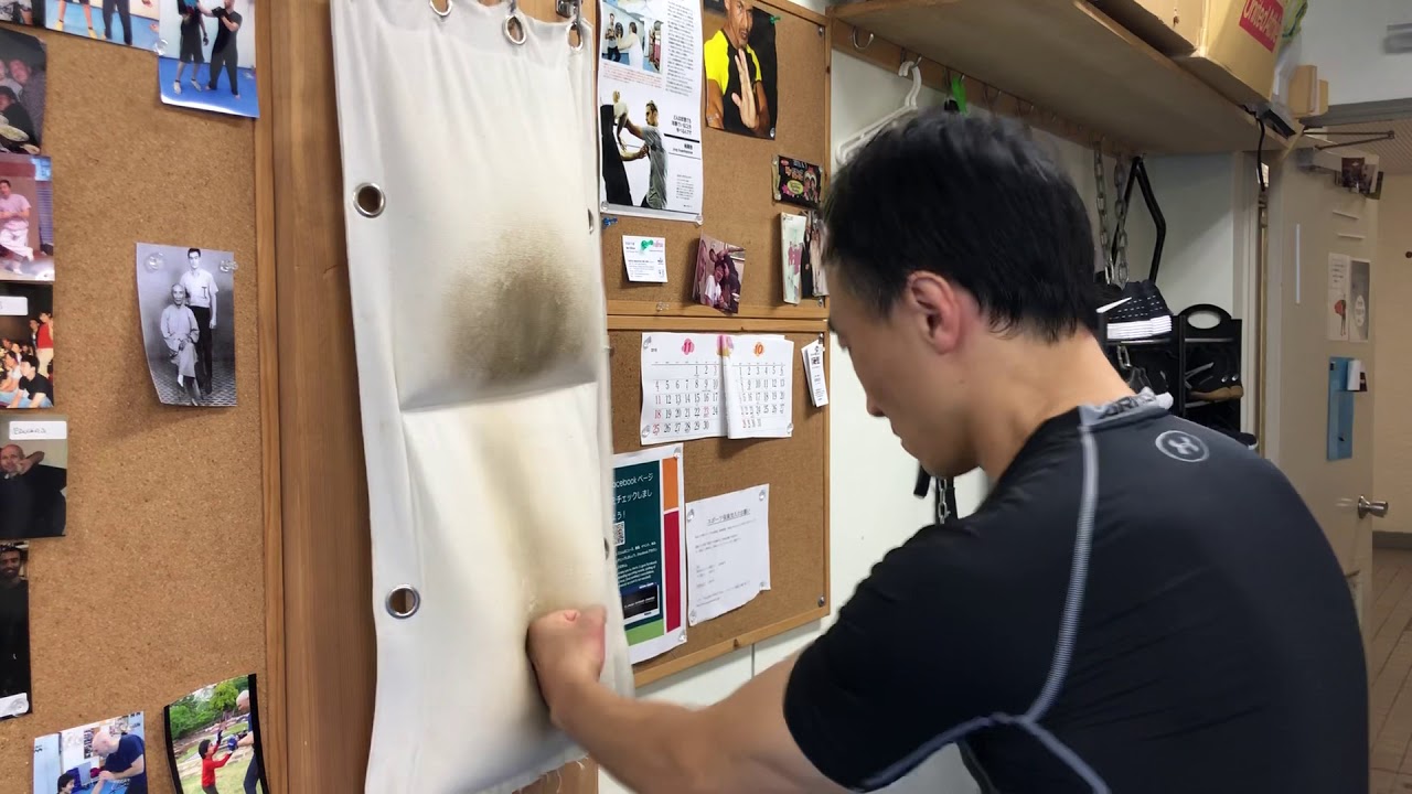 Wing chun Wall bag chain punch - YouTube