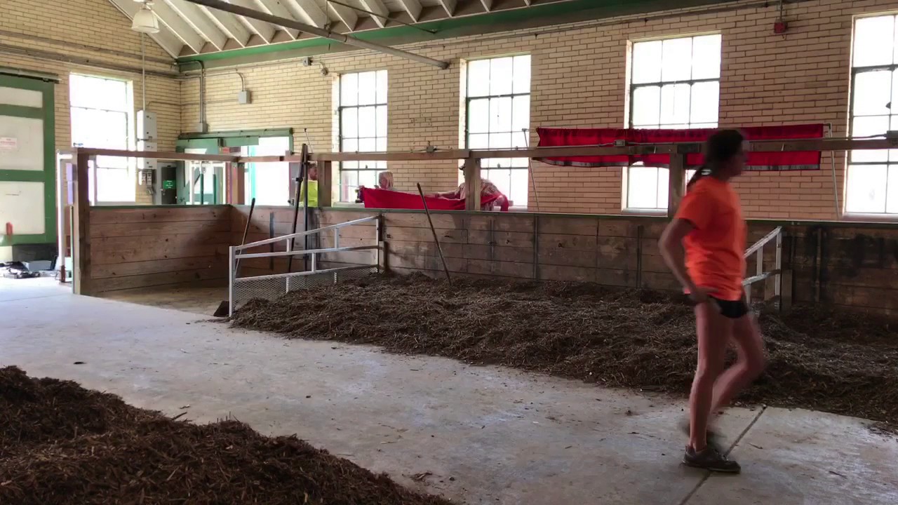 Setting up IL state fair stalls 2017 - YouTube