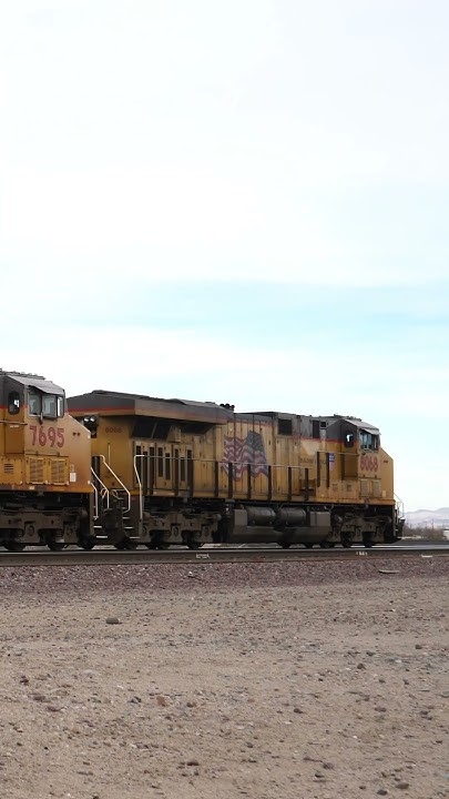 UP 8068 EB POWER MOVE 1-2-2023 - YouTube