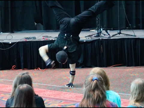 BREAKDANCING PRIESTS AT #SEEK2017 - YouTube