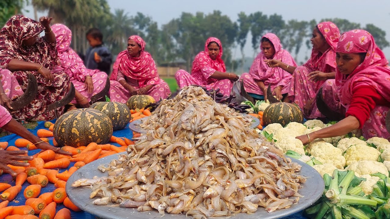 Boiragi Fish Vegetable Curry - Tiny Fish Chorchori Recipe - Best ...