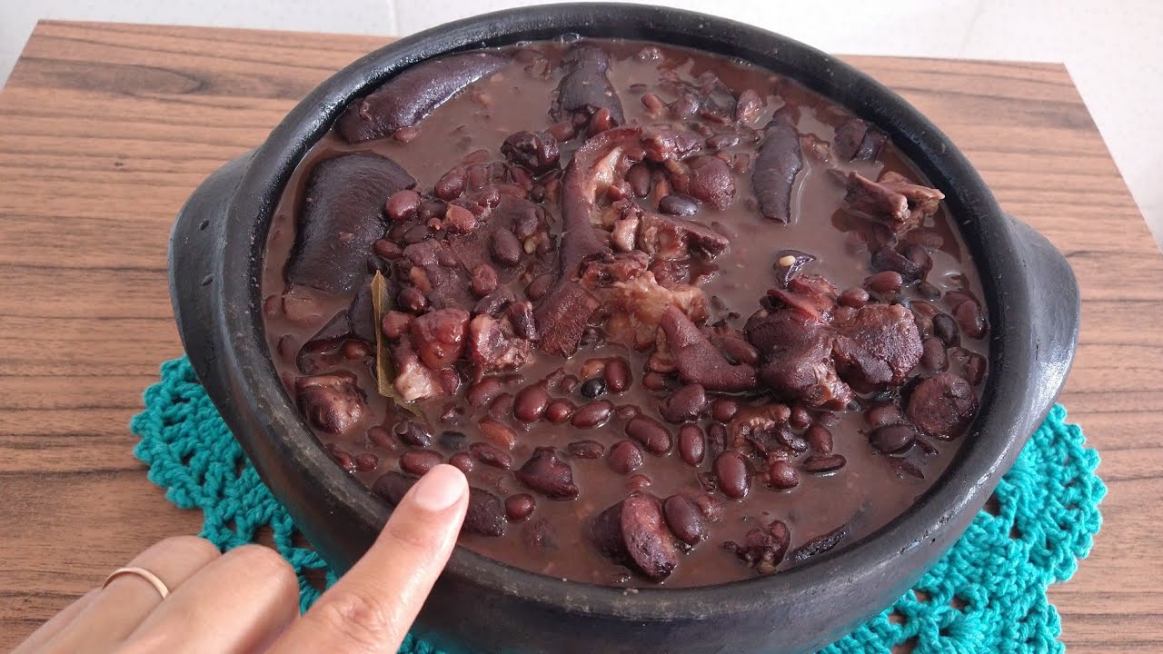 Feijoada Simples - Feijão preto com pé de porco - YouTube