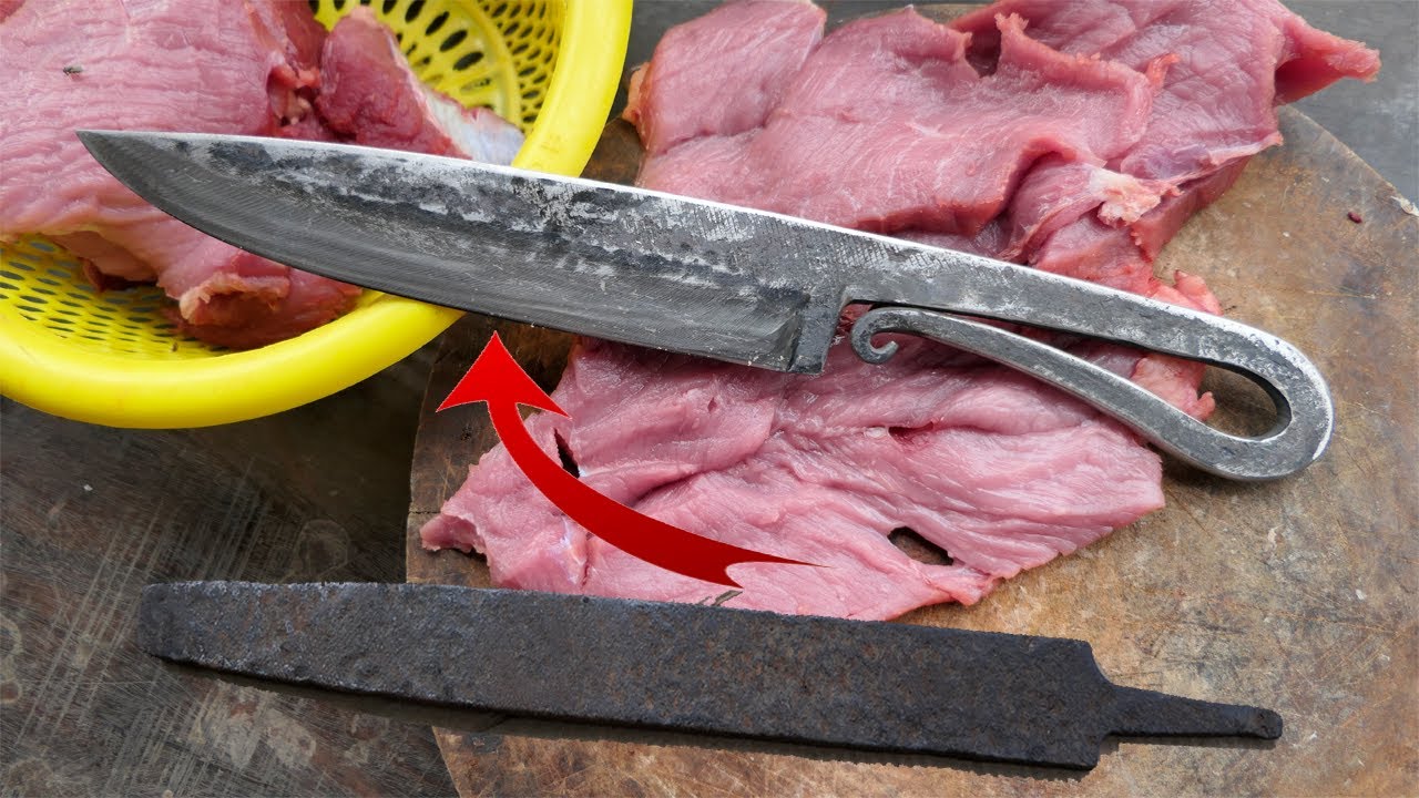 AMAZING RECYCLING / HOW TO MAKE A KNIFE FROM 10 YEAR-OLD RUSTY FILE ...