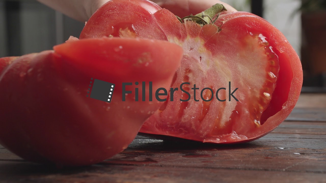 Cutting big juicy tomato - YouTube