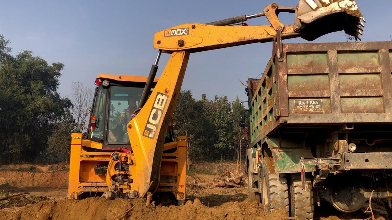 3DX Machine Loading Soil In Tripper Dump @droneplanet2040 - YouTube