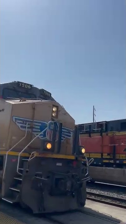 🚂 A happy engineer 🚂 UP 7506 C45ACCTE #short - YouTube