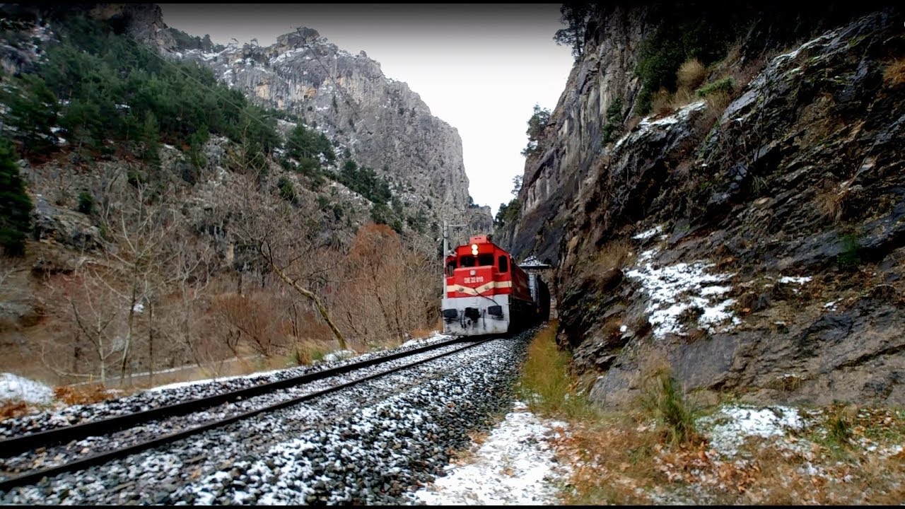 Yük Katarı DE22000 18-19 Nolu Toros Tünelleri / Freight Train, Between ...