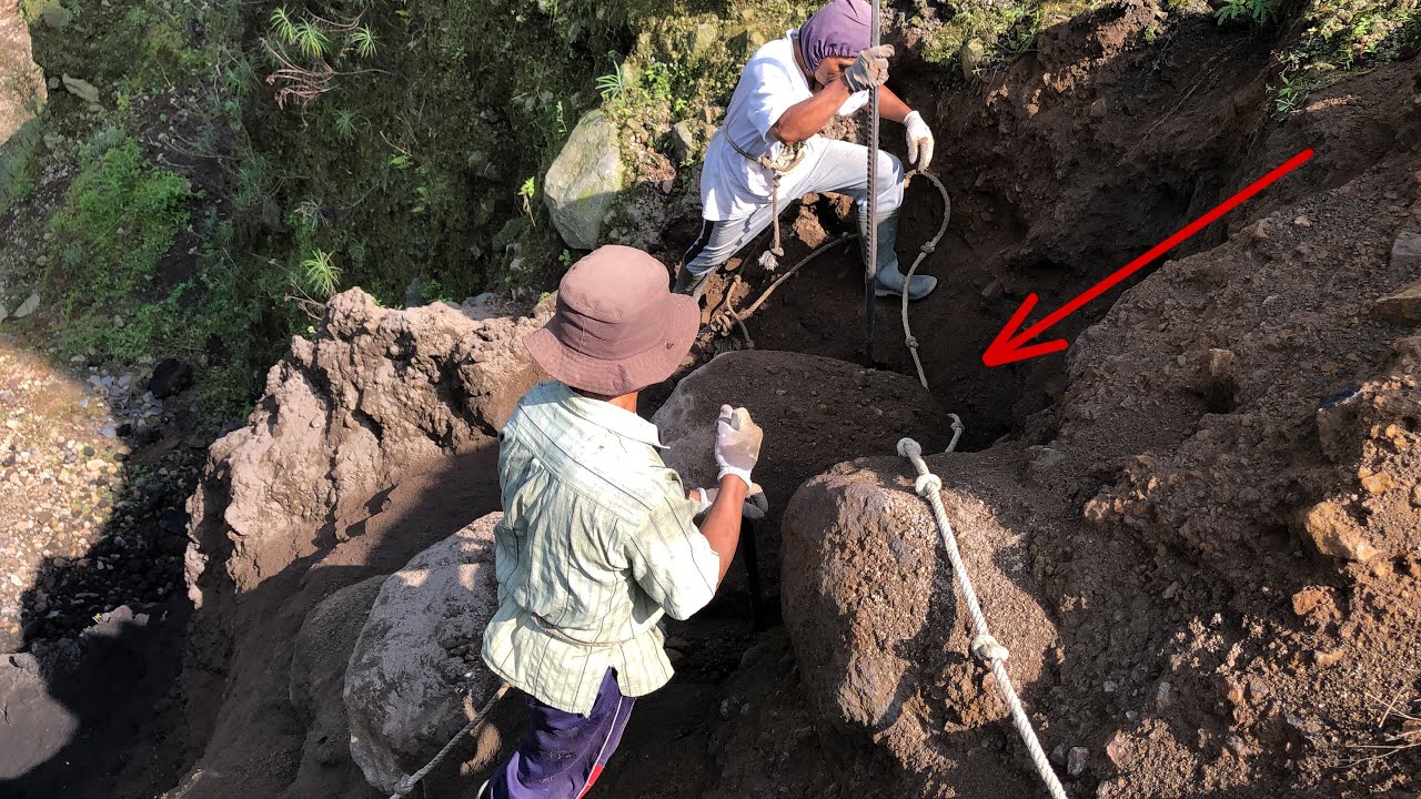 amazing miner..!!! the moment when large rocks fell from the top of the ...