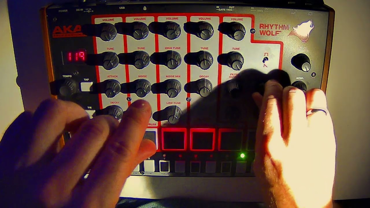 AKAI Rhythm Wolf Techno Jam - YouTube