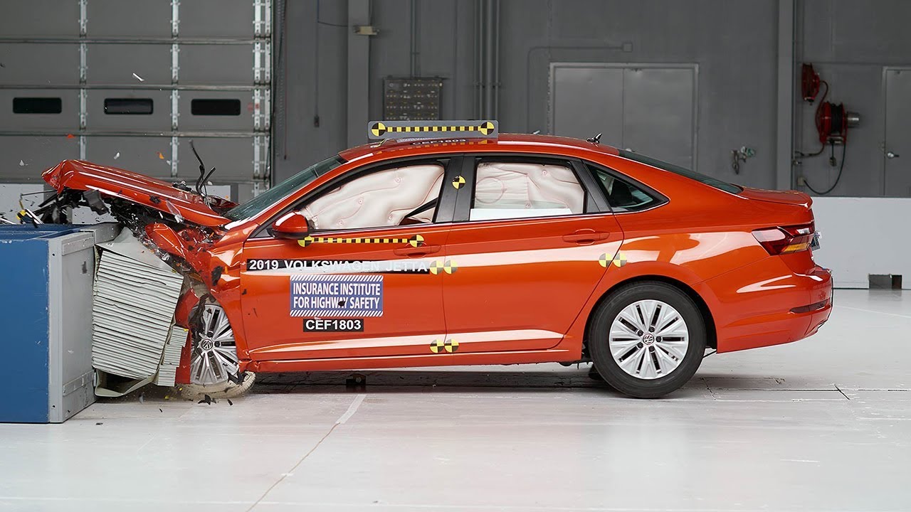 2019 Volkswagen Jetta moderate overlap IIHS crash test - YouTube