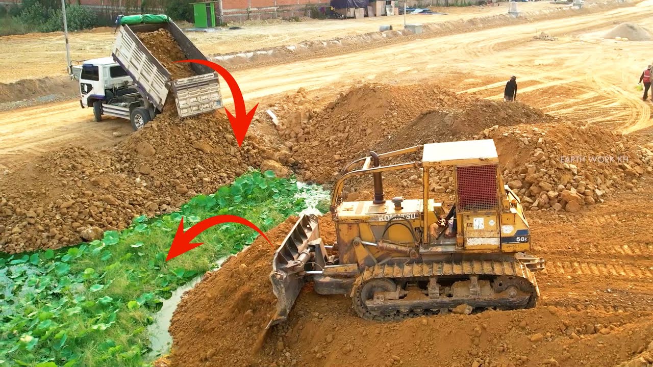 Perfectly Huge Landfilling Work Teams With Smart Driver Dozer Fast Push ...