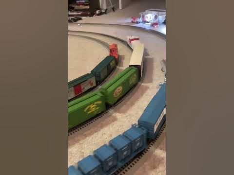 A Quick Threesom. MTH, Lionel Legacy, Lionel Conventional 1970’s. 1 MTH DCS System - YouTube