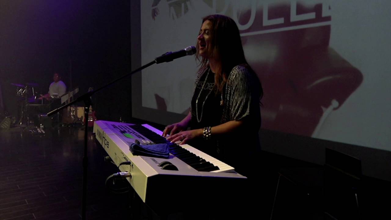 ANY PUELLO - ME TOCA A MI EN VIVO - YouTube