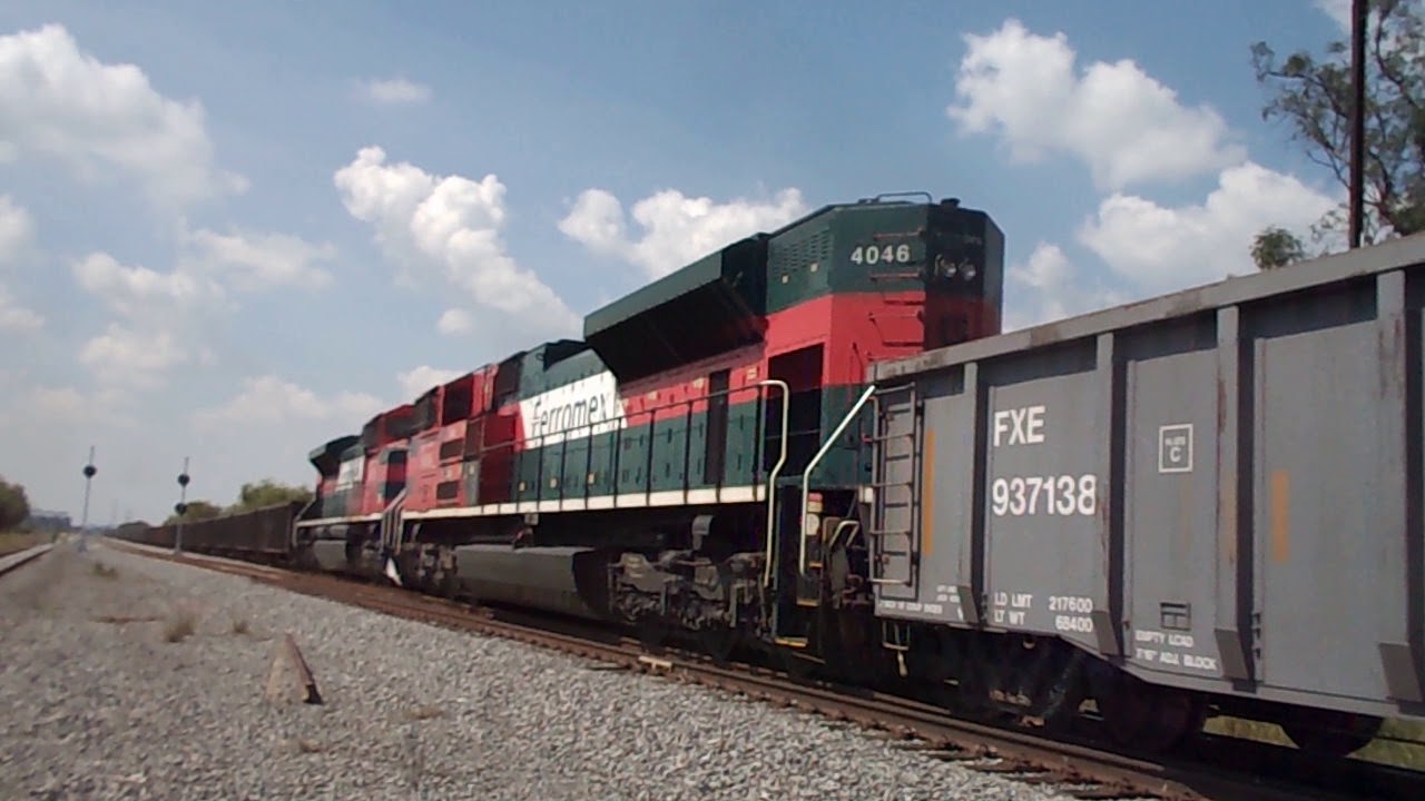 FXE Metal freight train full aceleration and smoking, Northbound ...