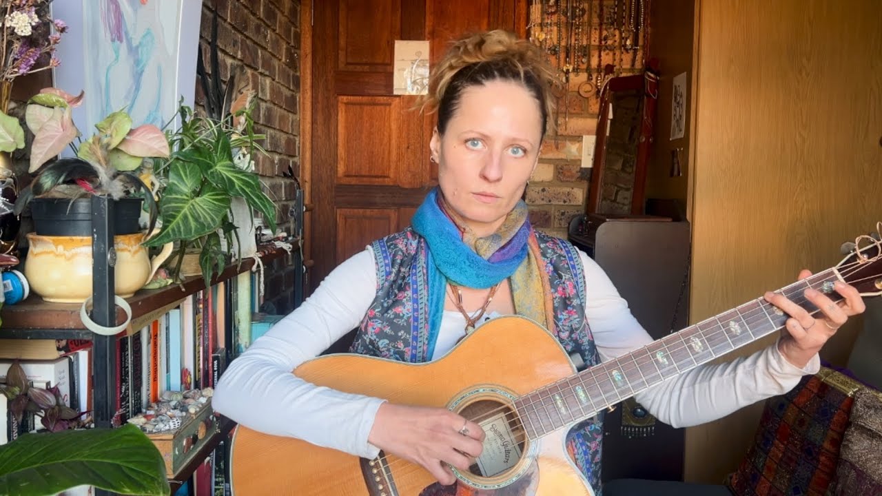 Joan Baez - Diamonds And Rust (cover) - YouTube