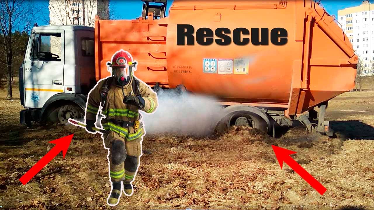 Garbage truck Fails. A garbage truck got stuck in the mud. - YouTube