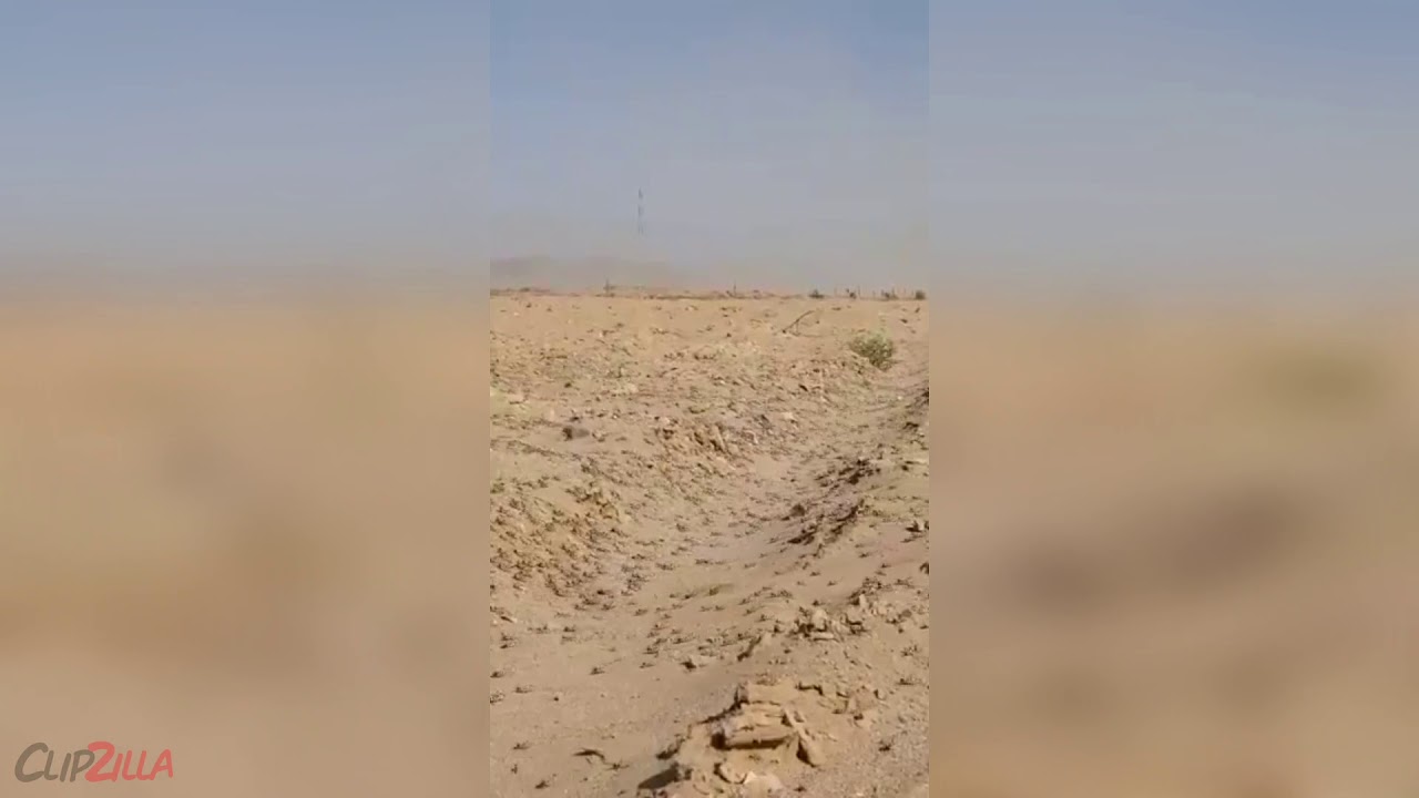Scary Locust Swarms In Saudi Arabia - YouTube
