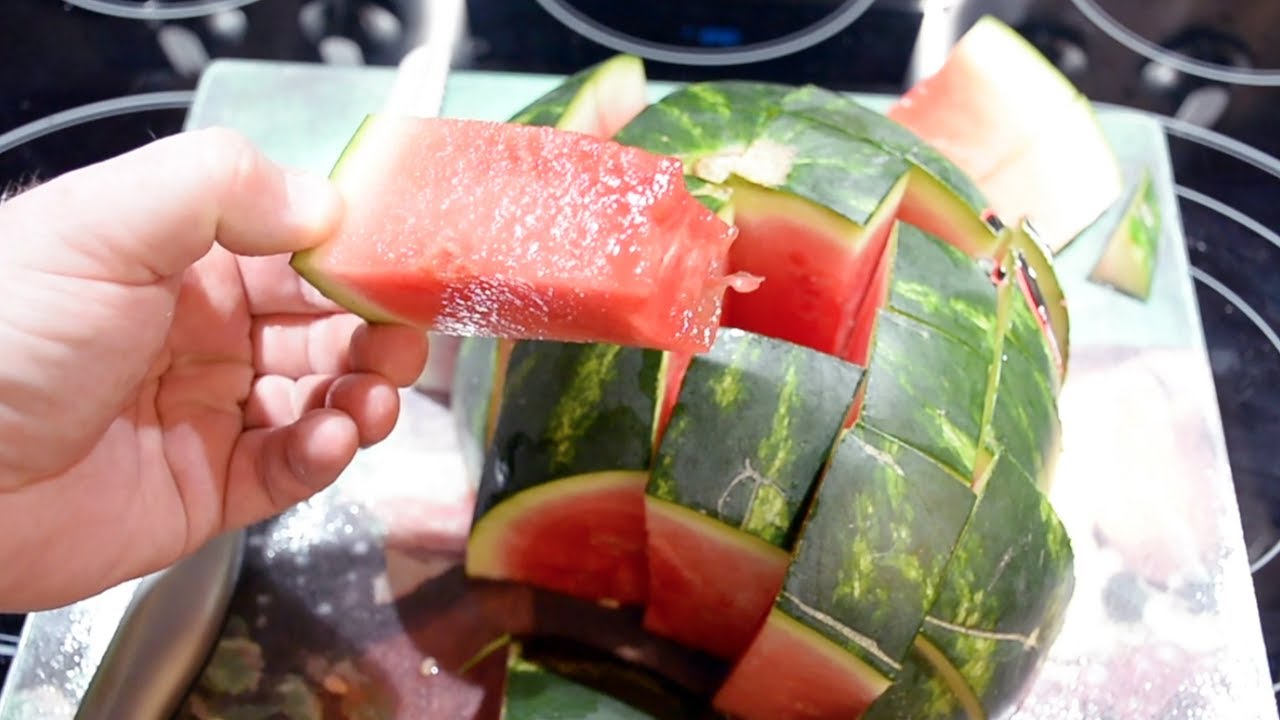 Slice Watermelon Easy, Fast, and Clean! Best way to Cut/Chop Watermelon ...