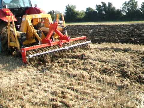 Guttler Simplex Prism roller on an Agrisem 4 leg Combiplow.AVI - YouTube