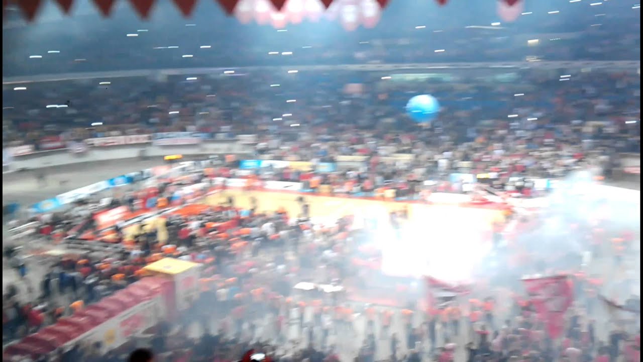 Ολυμπιακος - Μπαρτσελονα 71-68 (πανηγυρισμοί) - YouTube