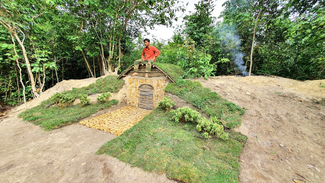 I Build Underground Hut - YouTube