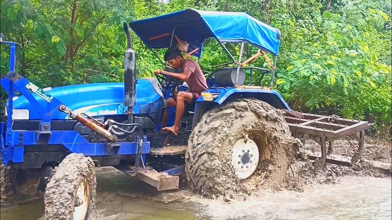 New Holland Tractor Puddling In Muddy Field - YouTube