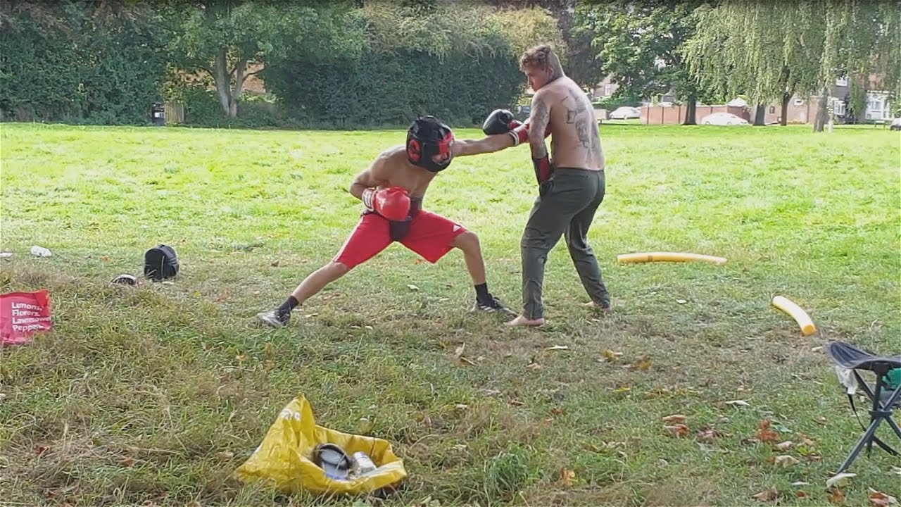 Sparing in 30 degree heat. R6msay VS Neekz - Full Spar - YouTube