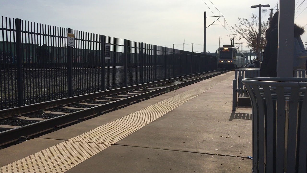 Railfanning SACRT Blue Line Sac City College - YouTube