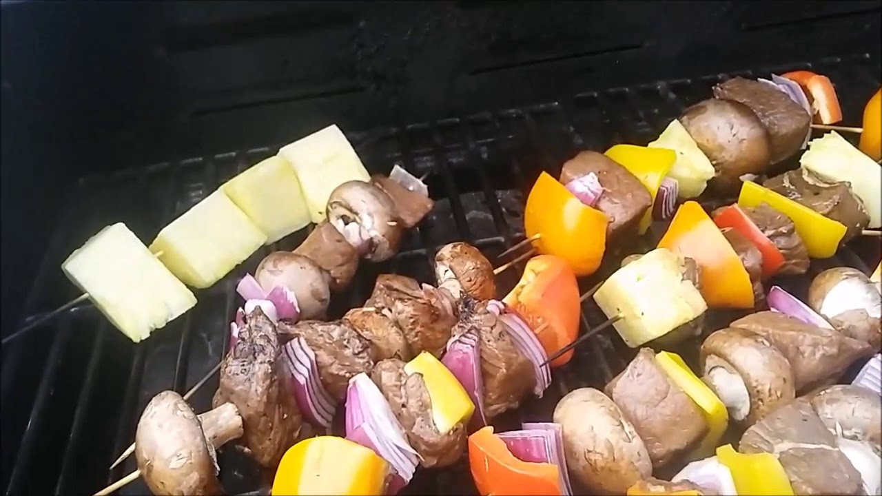 Dinner at the 'redneck paradise' with Starpuss - YouTube