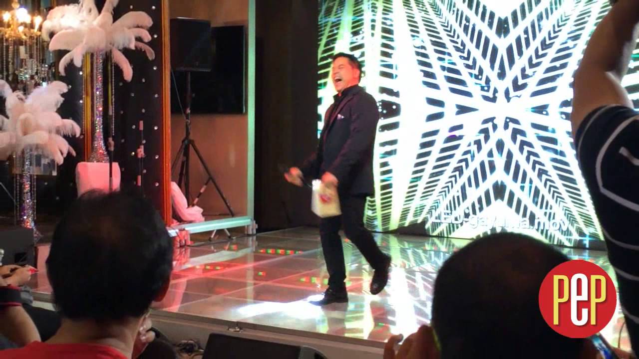 ASAP hosts sing "Best of My Love" - YouTube