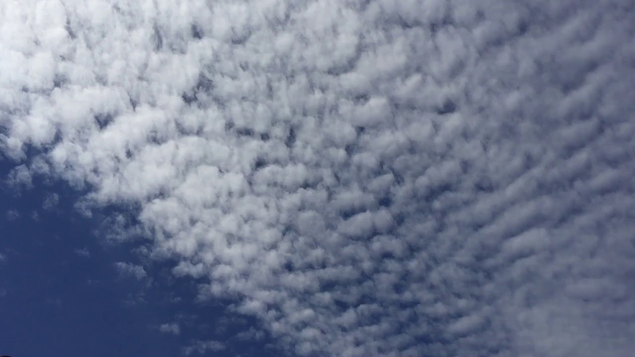 Altocumulus stratiformis Wolke (Clouds) - YouTube