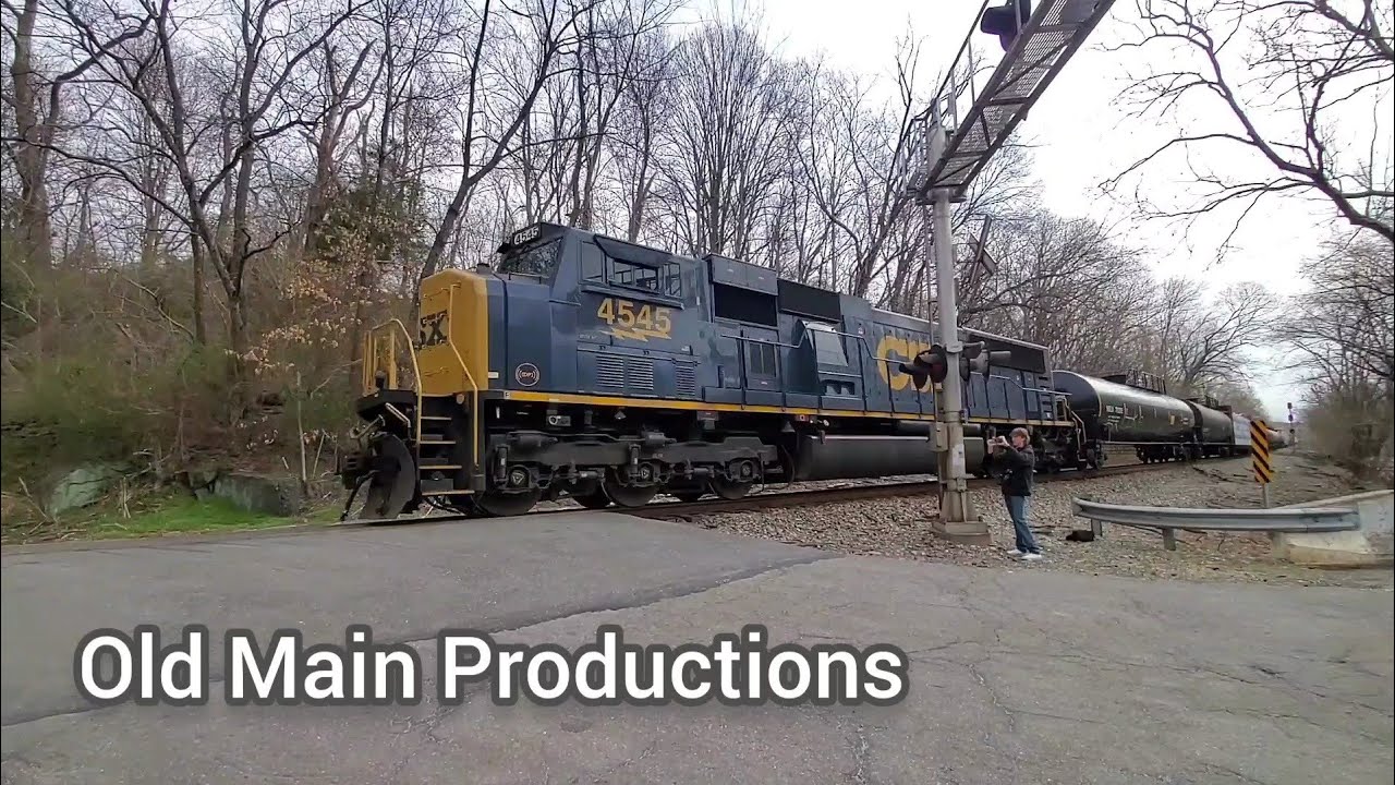 CSX YN3 Website painted SD70MAC back dpu on a short Q372 mixed freight ...