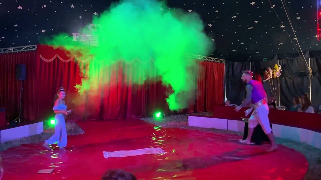 Fakir show "Aladdin and Jasmine" - YouTube