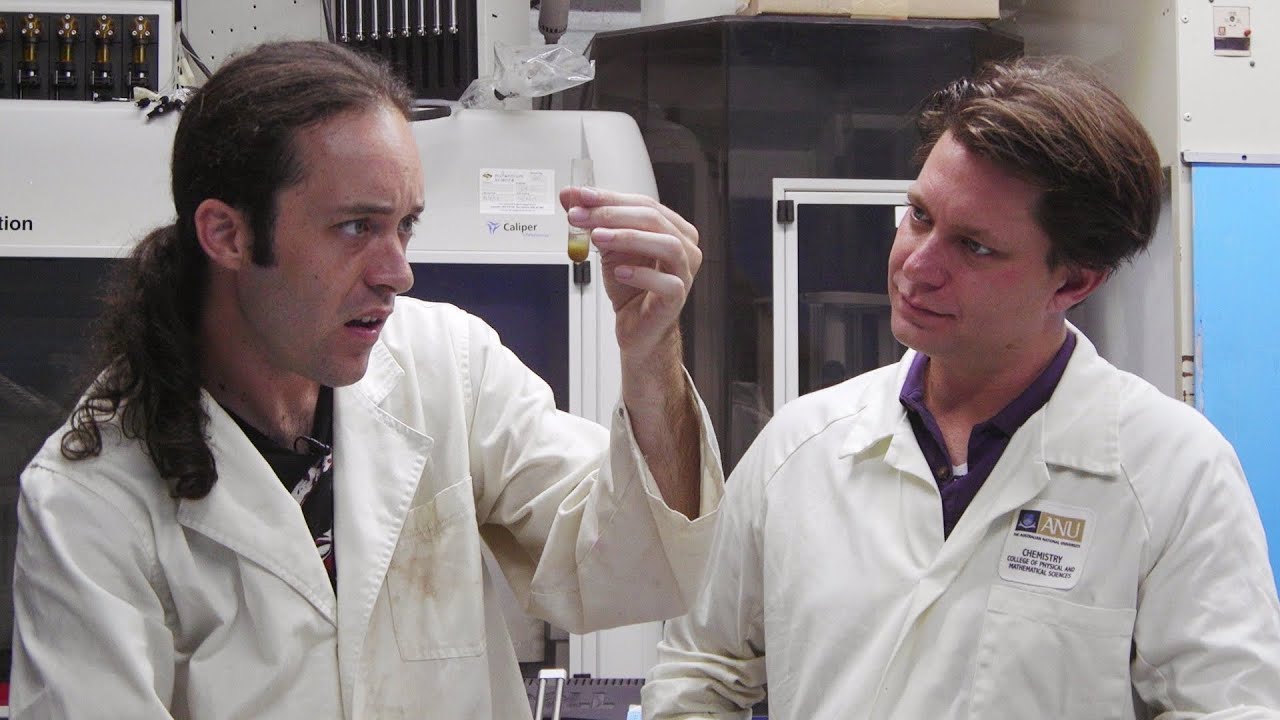 Learn to Be a Bio-Hacker at This Do-It-Yourself Lab - YouTube