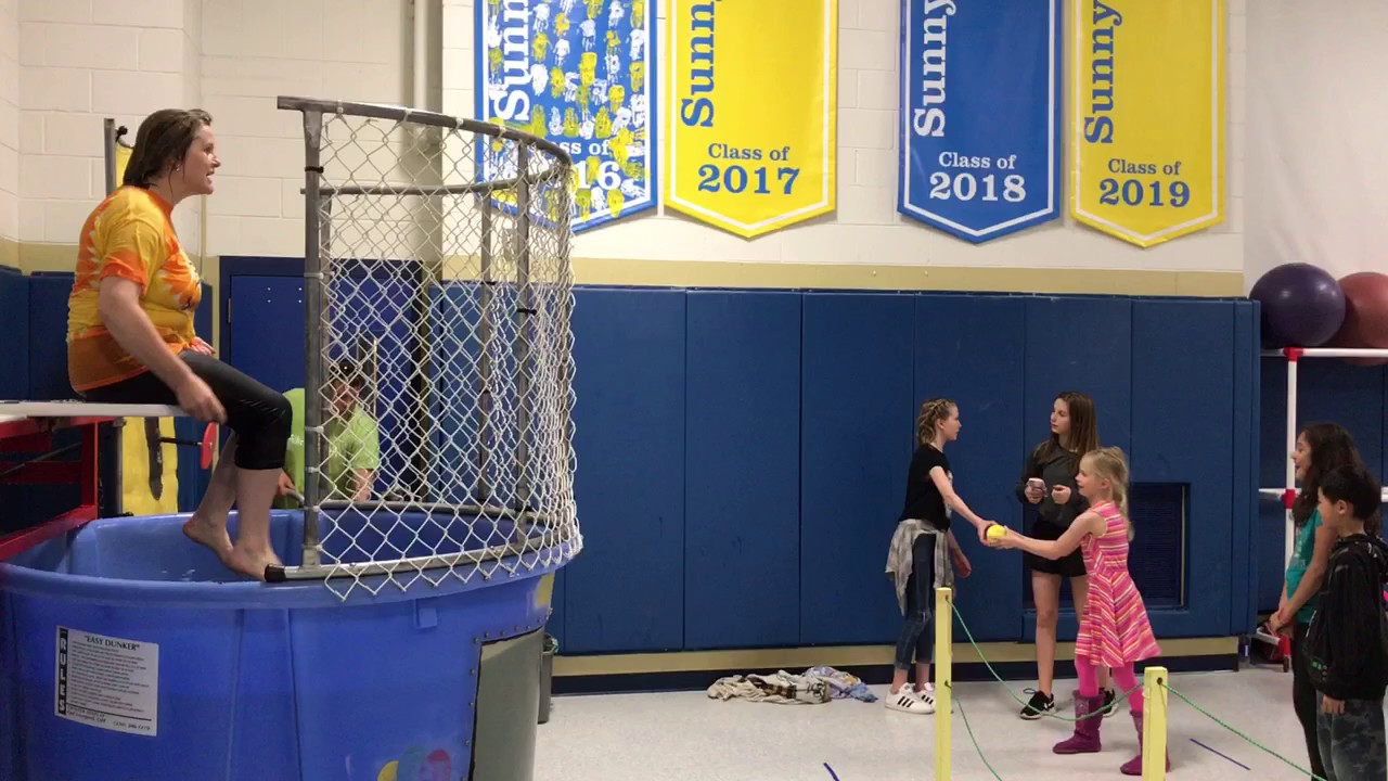 Layla trying to dunk mrs locke 2017 - YouTube