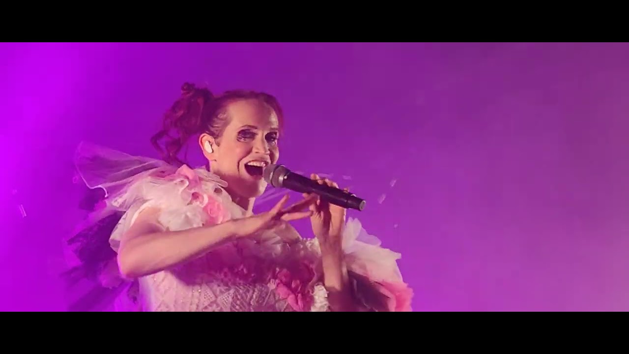 Maija Vilkkumaa - Satumaa tango - YouTube