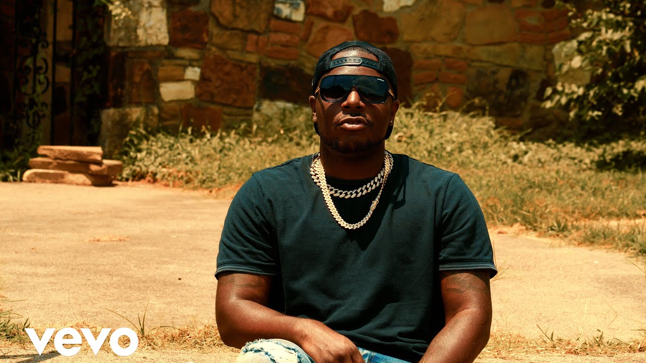 Losa - 10 TOES (Official Music Video) - YouTube