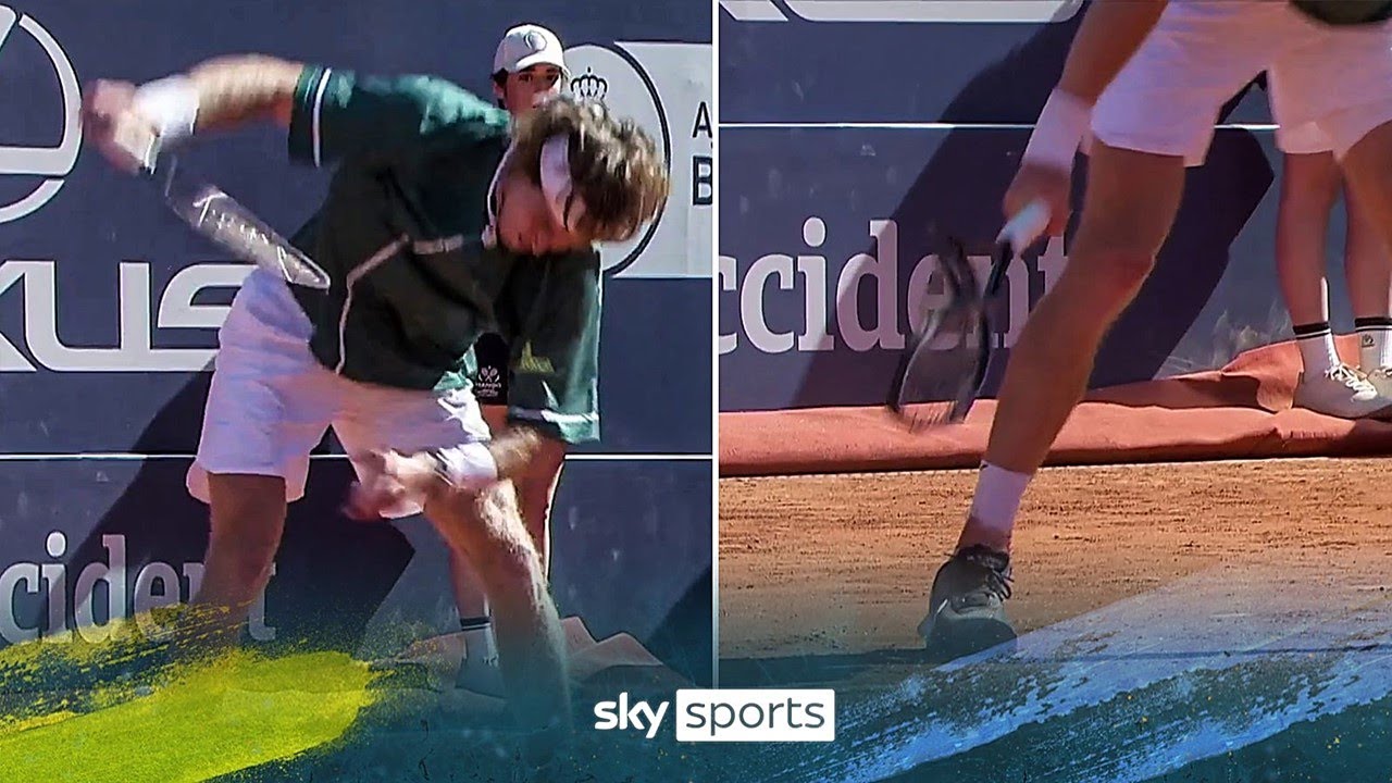 Andrey Rublev screams on court after smashing racket in French Open ...