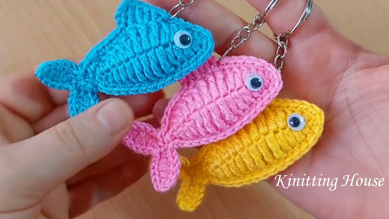 wow!! 😱Everyone, big or small, will love this crochet keychain. büyük ...