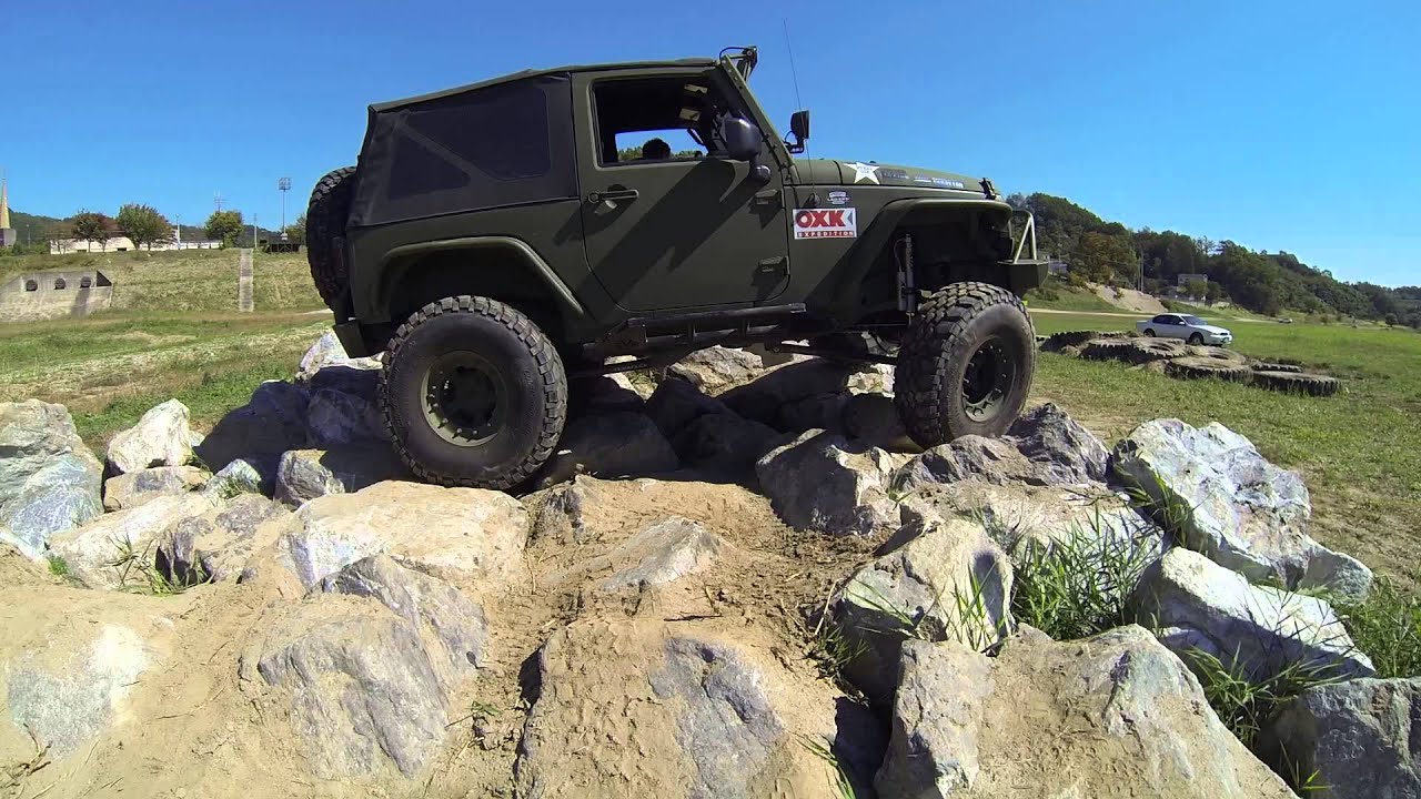 Jeep JK Wrangler electric vehicle conversion rock crawling - YouTube