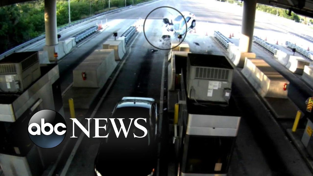 Passenger Ejected From Car After Crash Into Toll Plaza Youtube