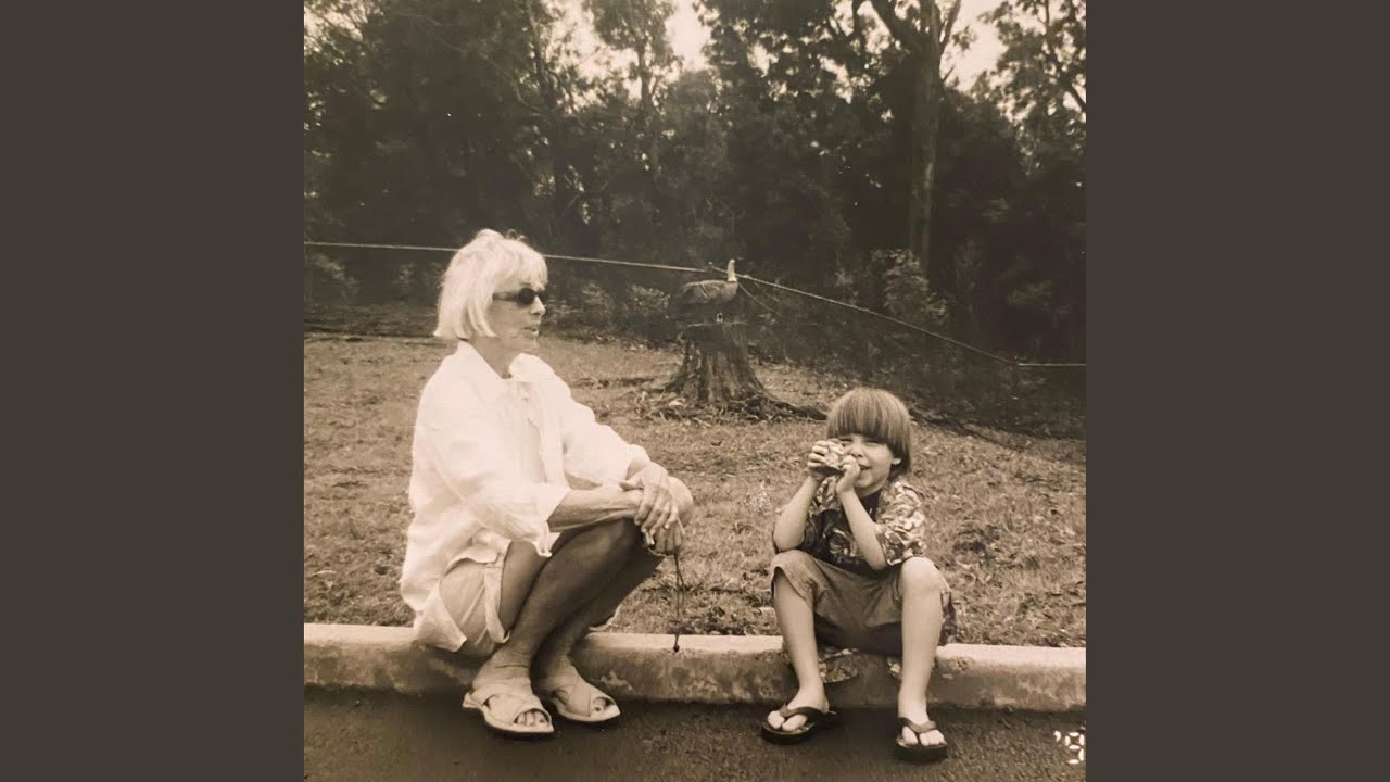 Big Hug goodbye - YouTube