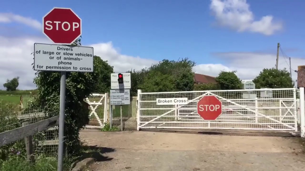 Broken Cross (MWL) Userwork Level Crossing (Gloucestershire) Saturday ...