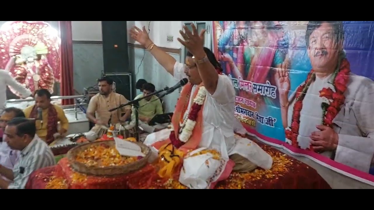 Bhajan - Darshan de More Mukatware darshan de - दर्शन दो मौर मुकुटवारे ...