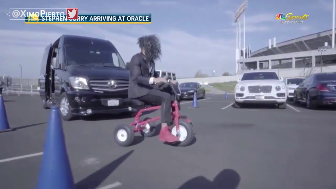Stephen Curry Arrives in Halloween Costume - Pistons vs Warriors - Oct ...