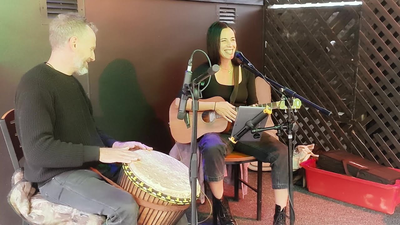 'Lil Cheesy Love Song' by Aysha and Paul LIVE @ The Tahi Bar - YouTube