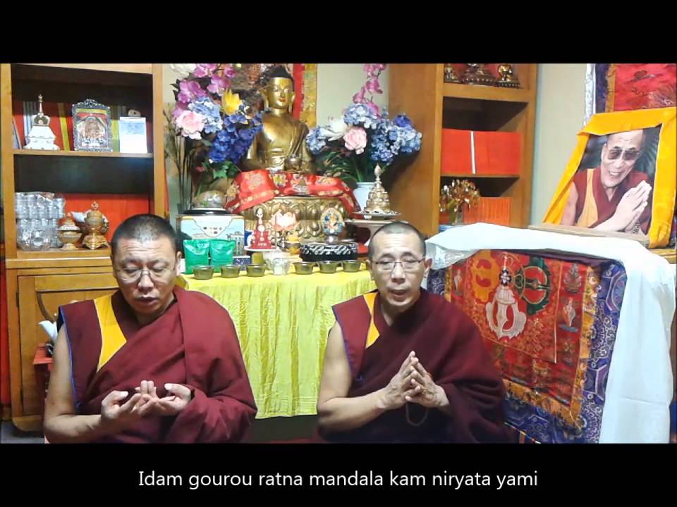 Offrande du mandala par Lama Samten et Guéshé Sangpo - YouTube