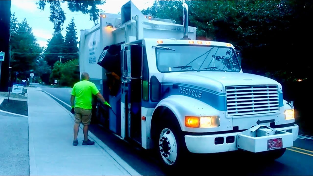 Walker Garbage Service- International 4900 Labrie Expert 2000 Recycle ...