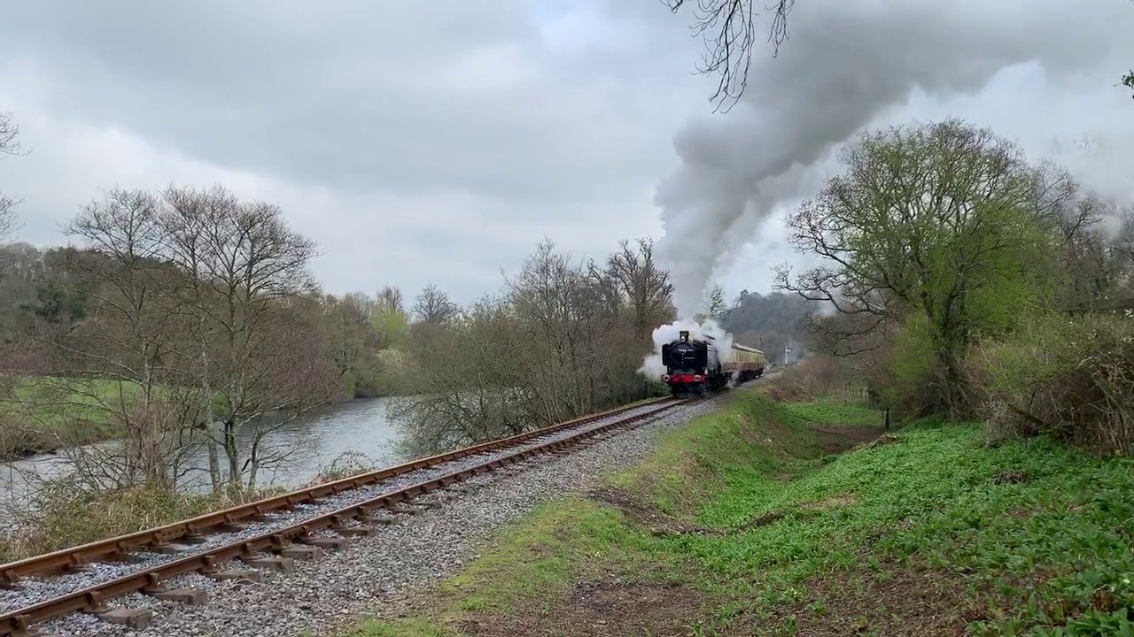 9466 powering down the Royal Mile - YouTube